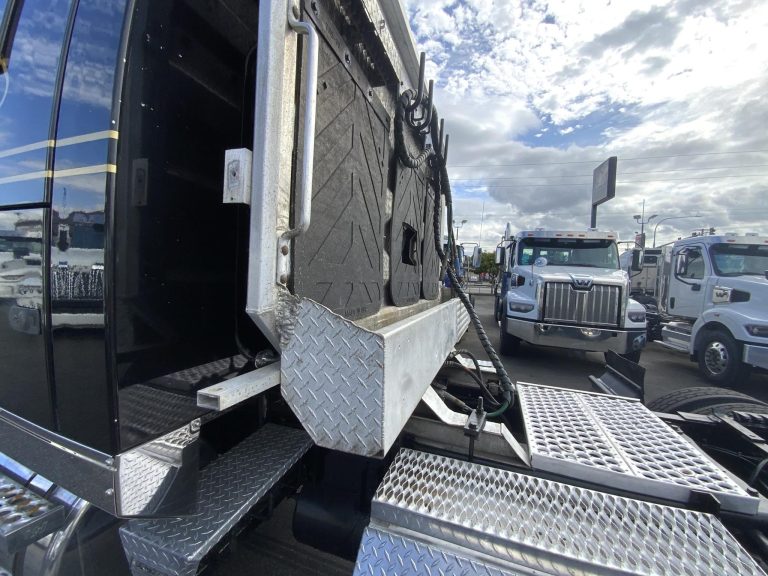 2019 WESTERN STAR 4900 - Truck Shop Dealer Auburn