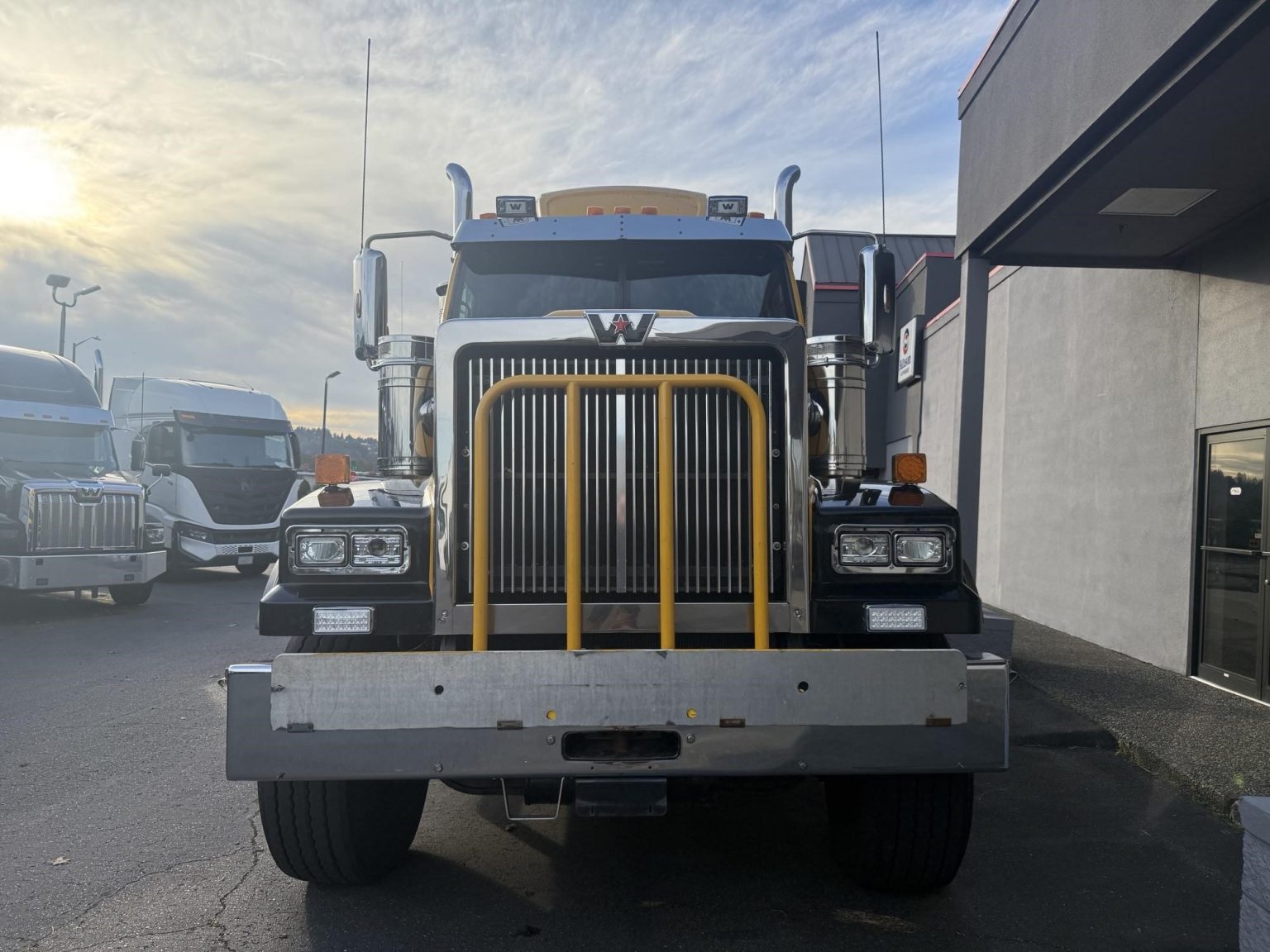 2021 WESTERN STAR 4900FA - Truck Shop Dealer Auburn