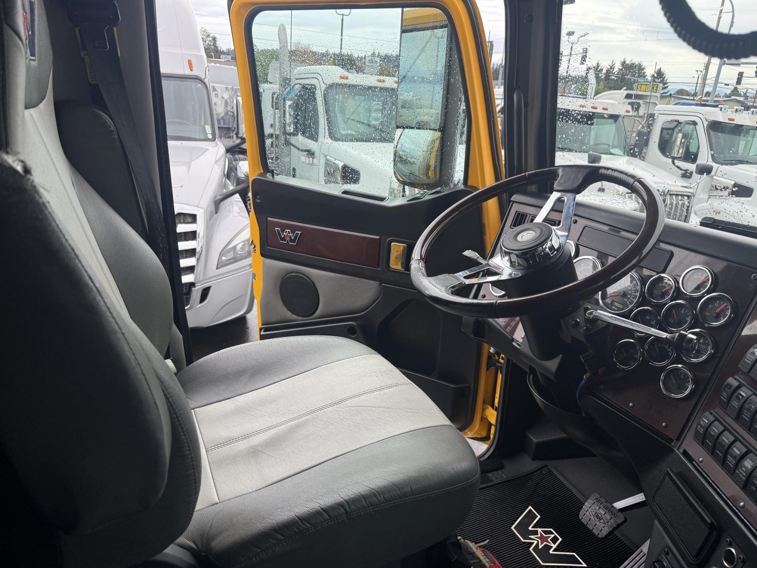 2021 WESTERN STAR 4900FA - Truck Shop Dealer Auburn
