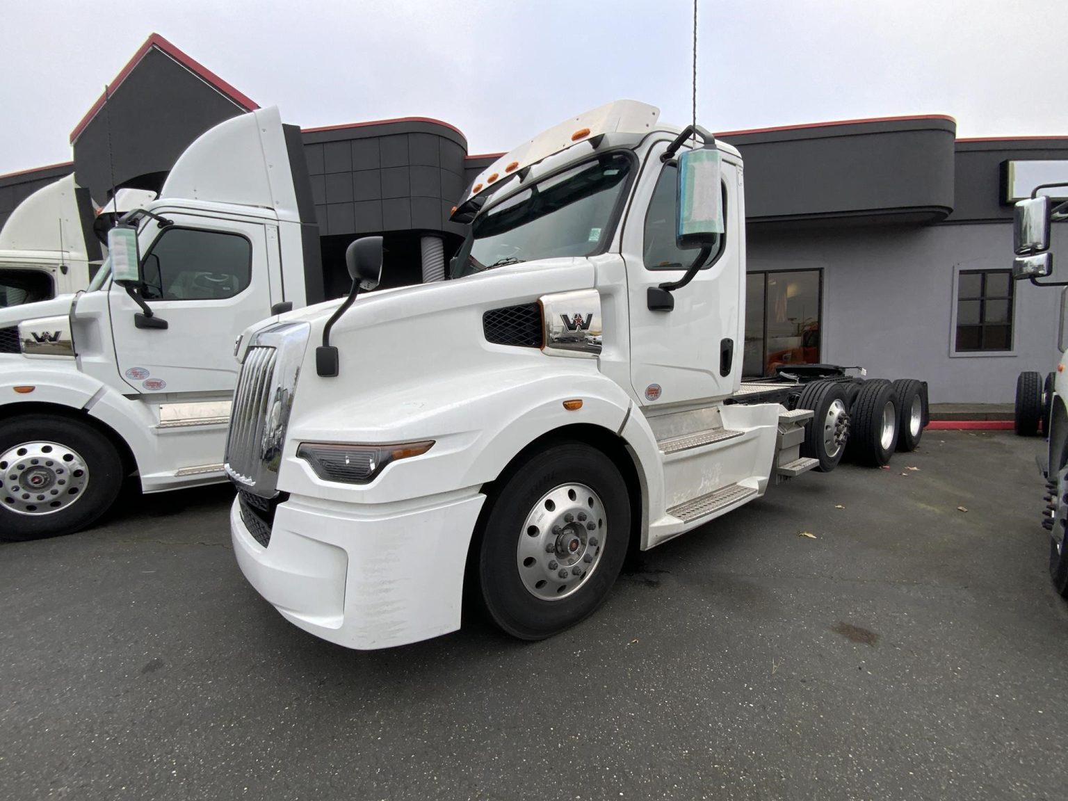 2025 WESTERN STAR 57X - Truck Shop Dealer Auburn